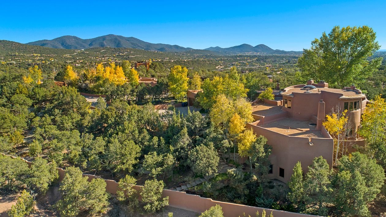 Carol Burnett’s Former Eight-Acre Compound in Santa Fe - Santa Fe ...